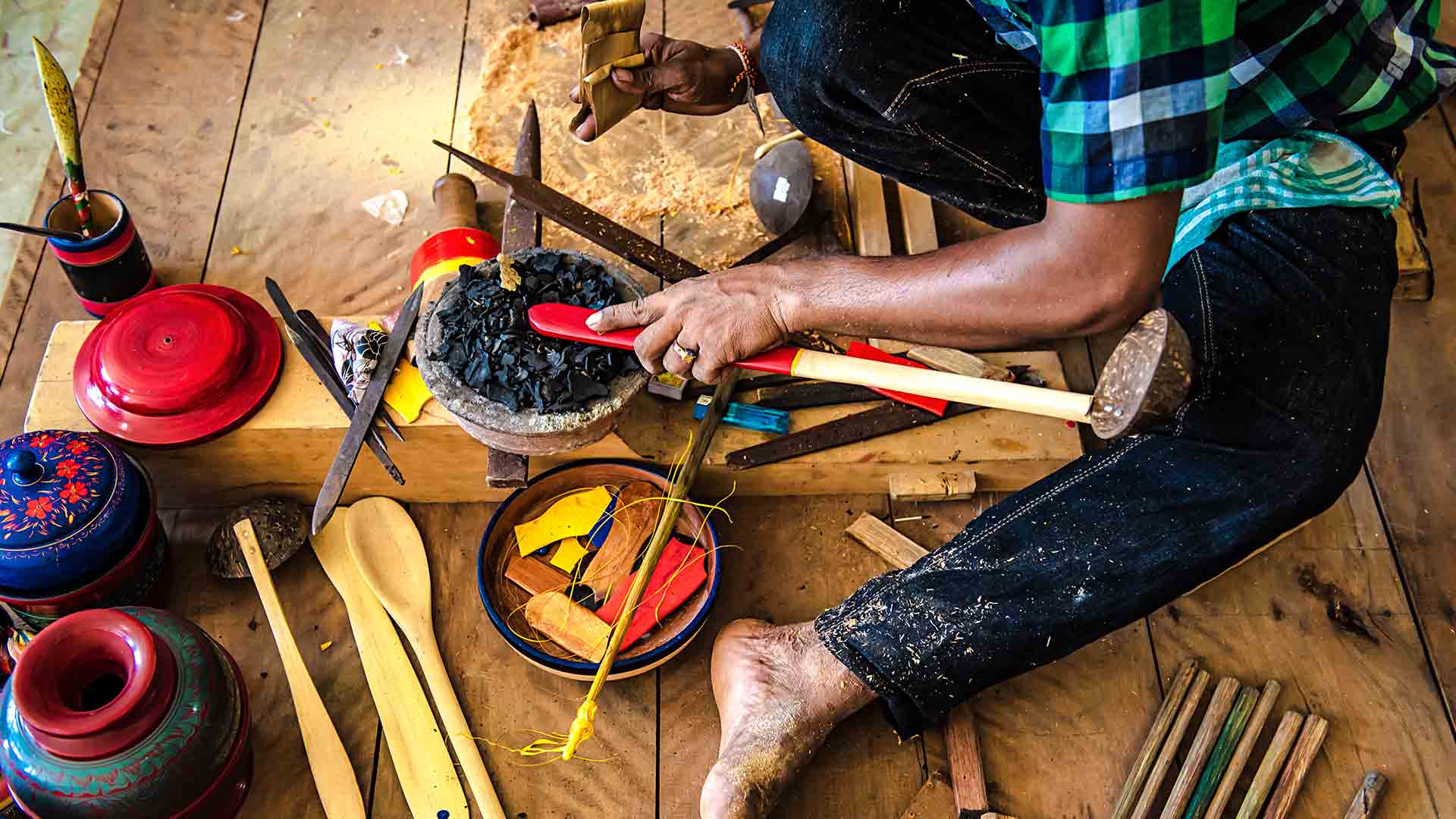 Delve Into Sri Lankan Lacquer-Work Painting | 33 Lake Terrace